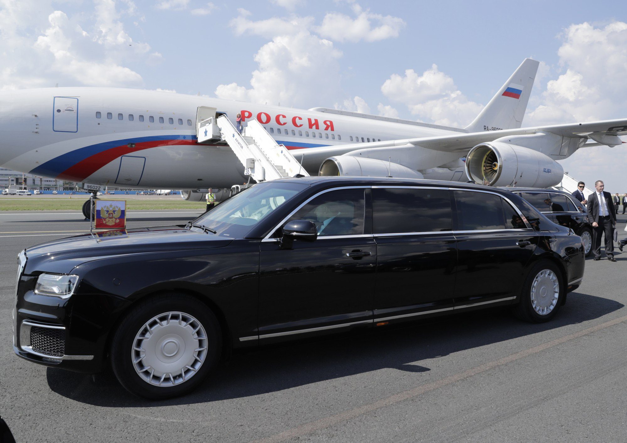 Putin Gifts Kim Jong Un A Luxury Russian Limo - GreatGameInternational