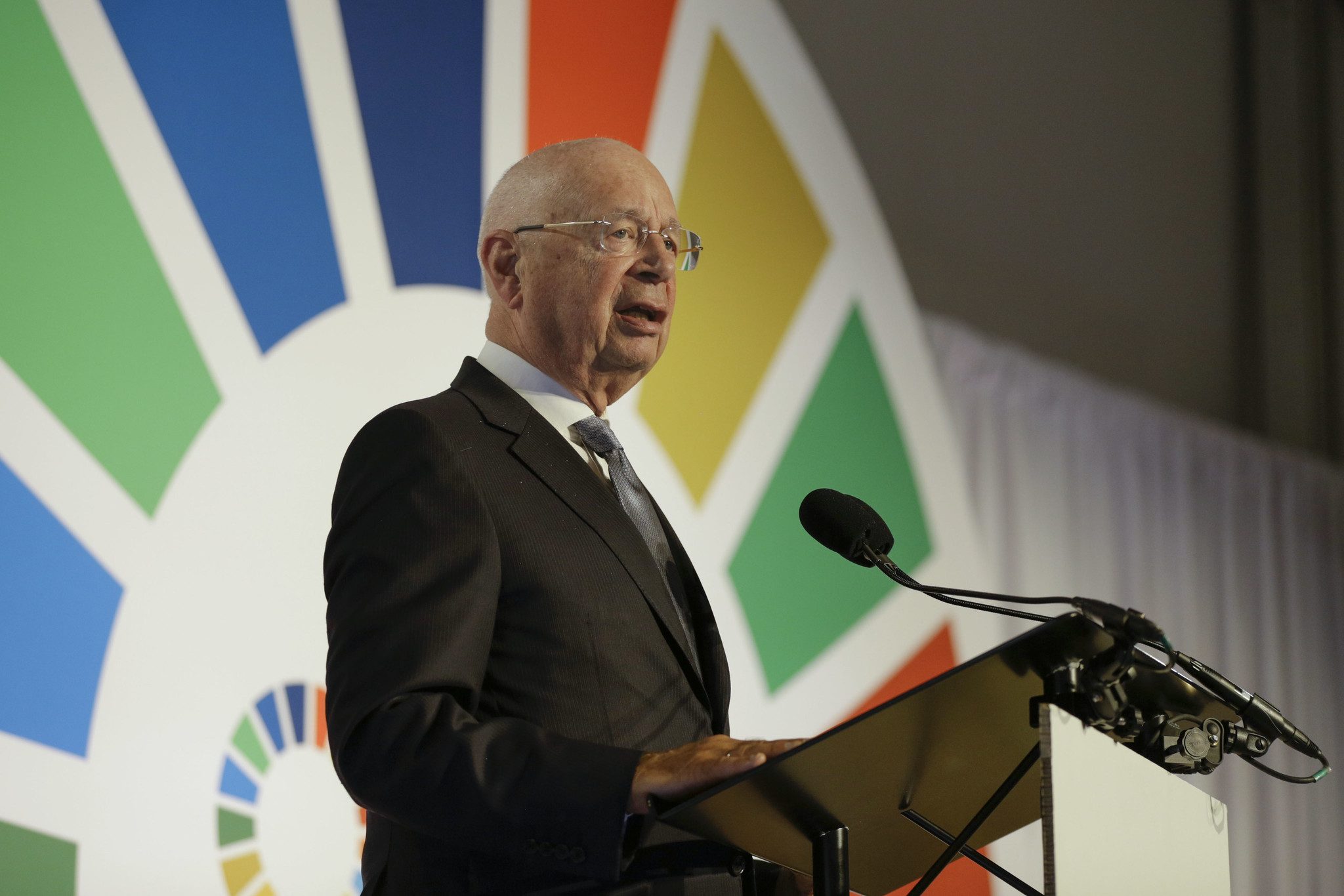 Klaus Schwab Steps Down As World Economic Forum Executive Chairman ...